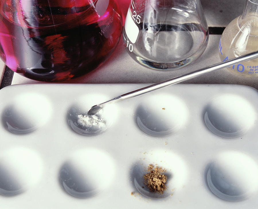 Forensic Drugs Testing by Mauro Fermariello / Science Photo Library