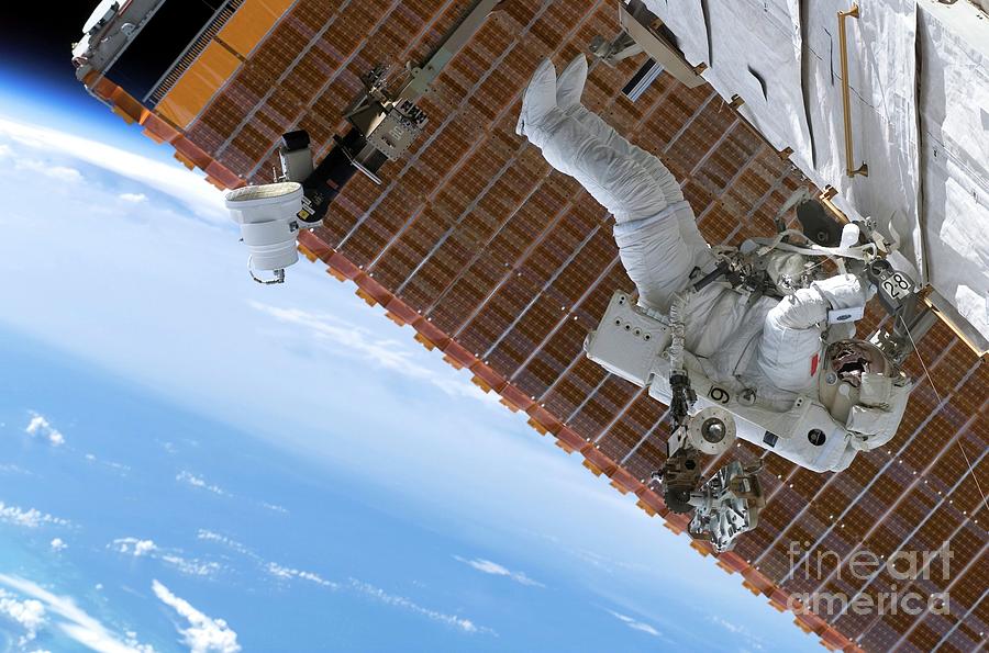 Iss Construction #16 by Nasa / Science Photo Library