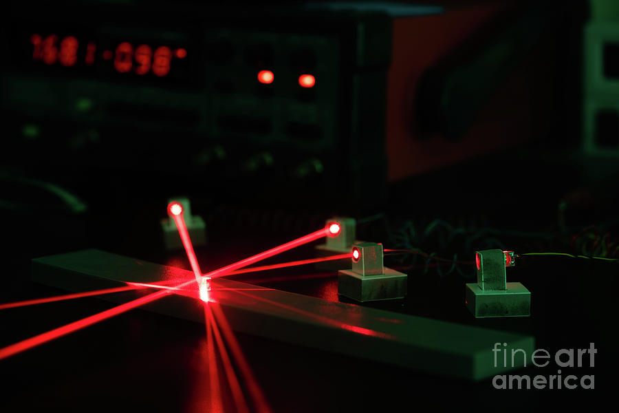 Photonics Laboratory #27 by Wladimir Bulgar / Science Photo Library