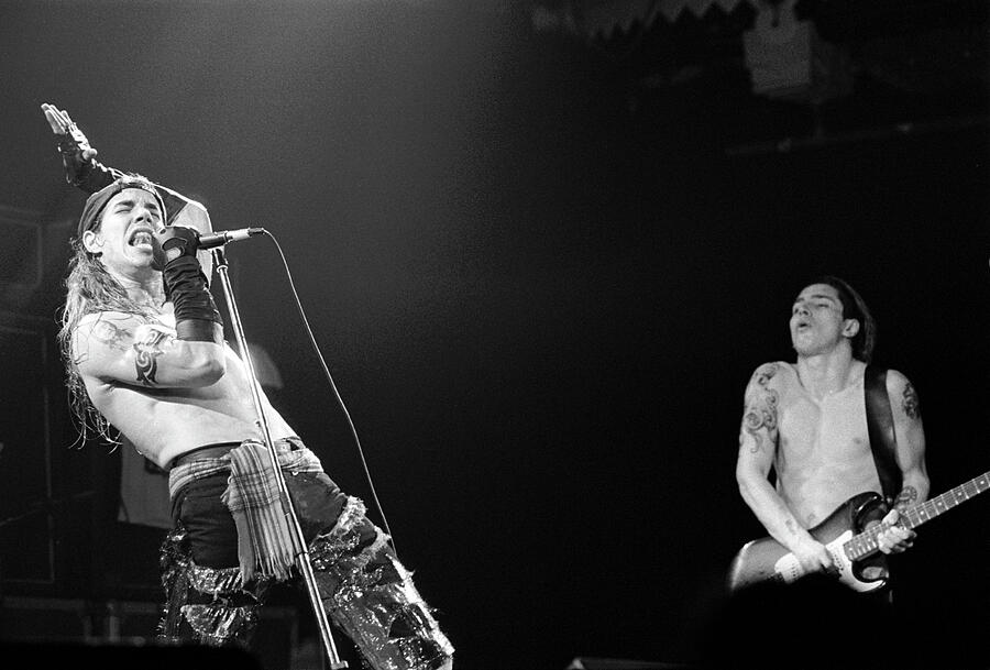 Anthony Kiedis 1990tony Frusciante 1990 by Frans Schellekens