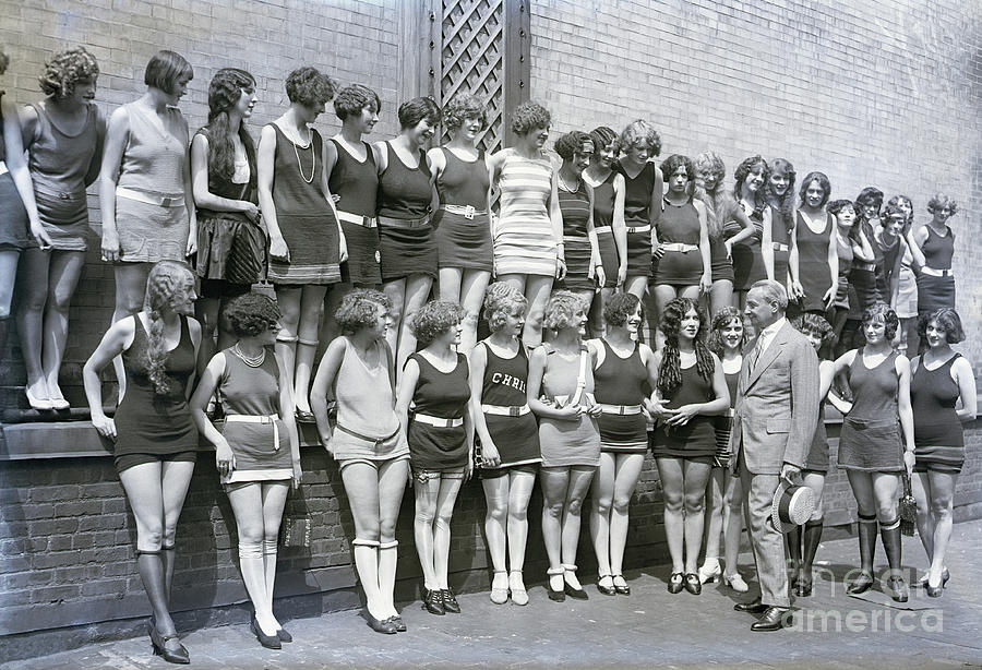 Florenz Ziegfeld Looking At Beauty by Bettmann
