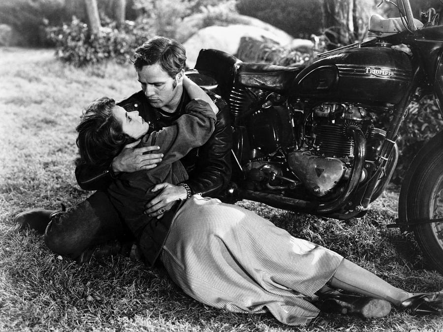 Marlon Brando And Mary Murphy In The Wild One Photograph by Homer Van ...