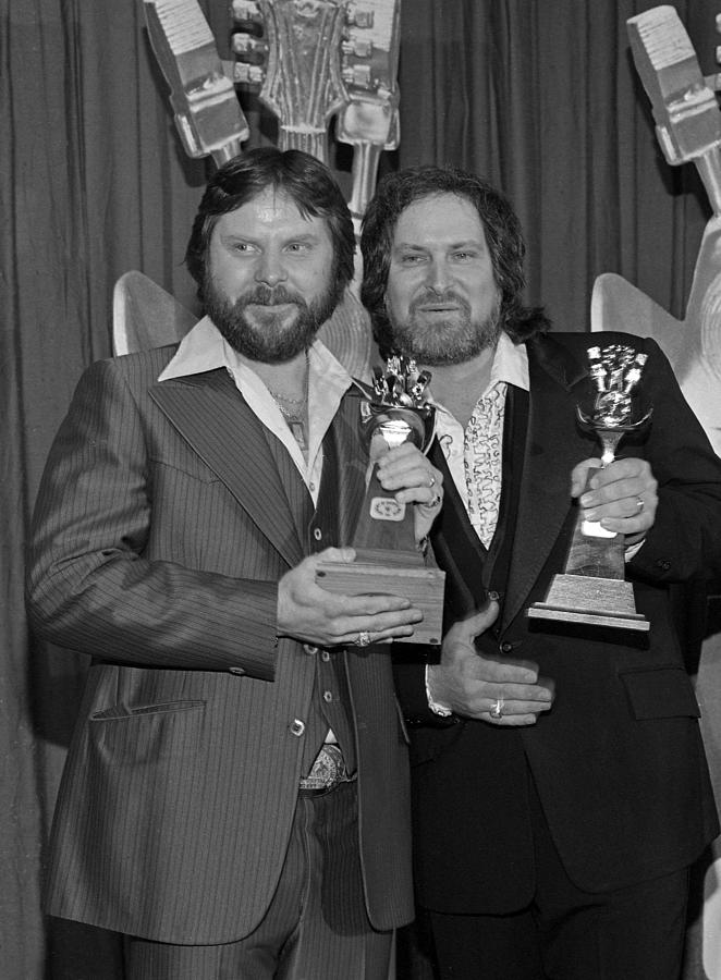 Moe Bandy And Joe Stampley by Mediapunch