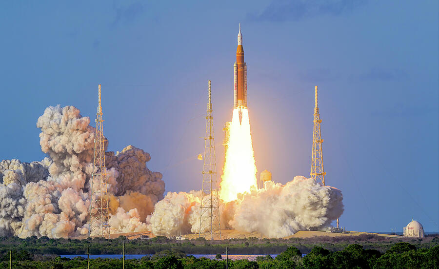 Artemis II Launch Photograph by Eric Glaser - Metal Posters